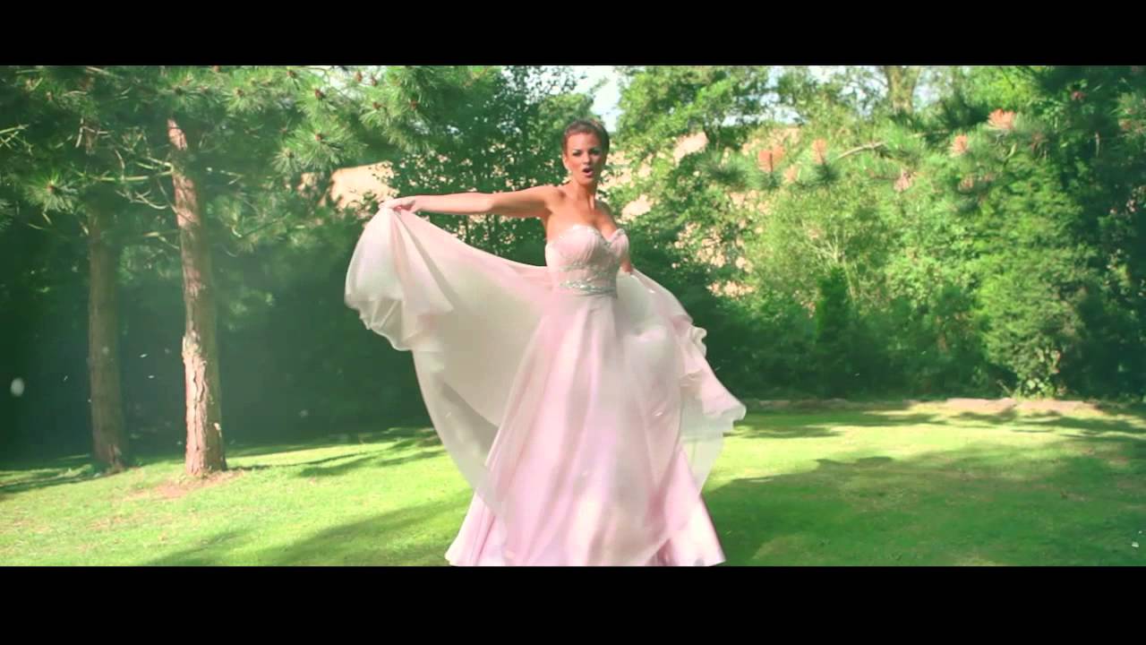 Laura Magann - Rule The World (IlMondo E Nostro) - YouTube