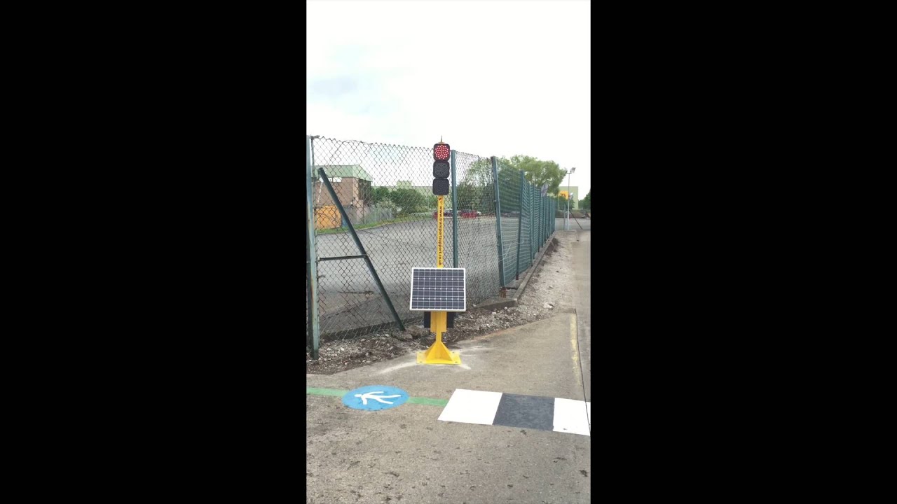 TS Solar Powered Remote Controlled Traffic Light - YouTube