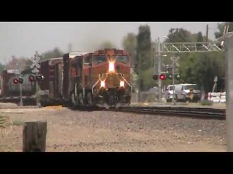 BNSF 4056 manifest freight east [XQ] - YouTube