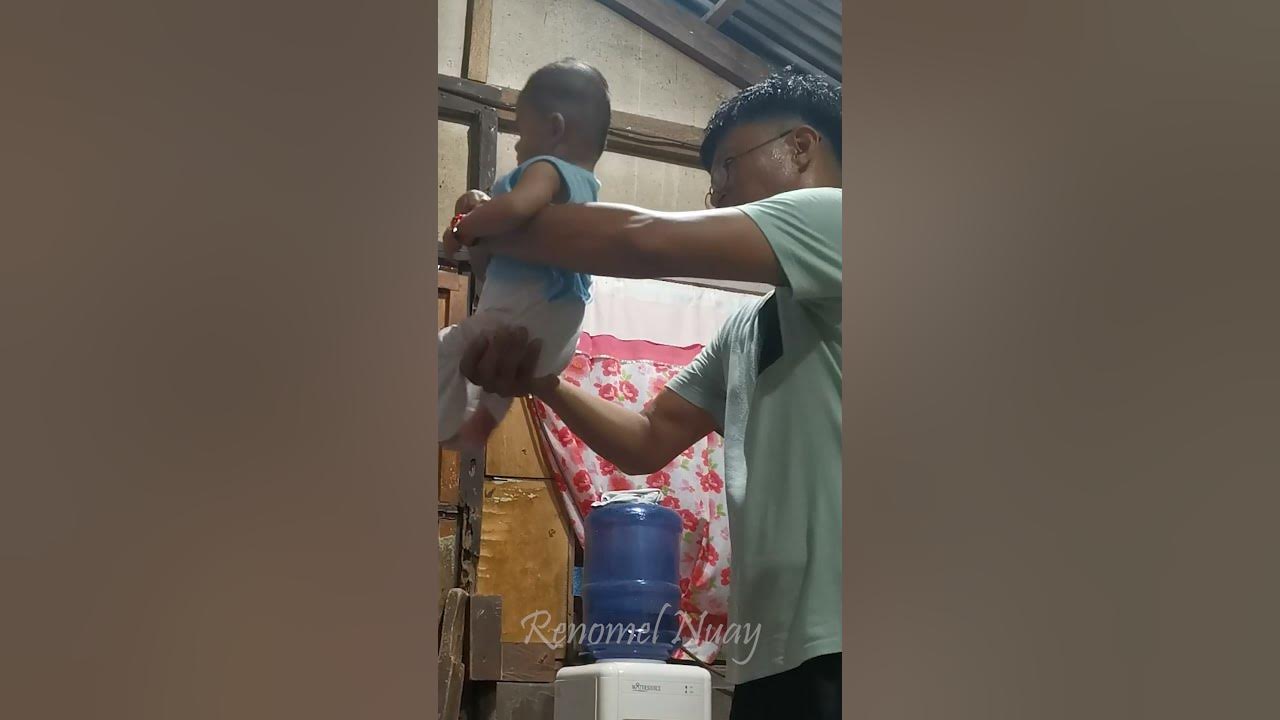 Ang Lambot ng Katawan ni Papa, Pinagmanahan ni Baby #Babyclips 1784 - YouTube