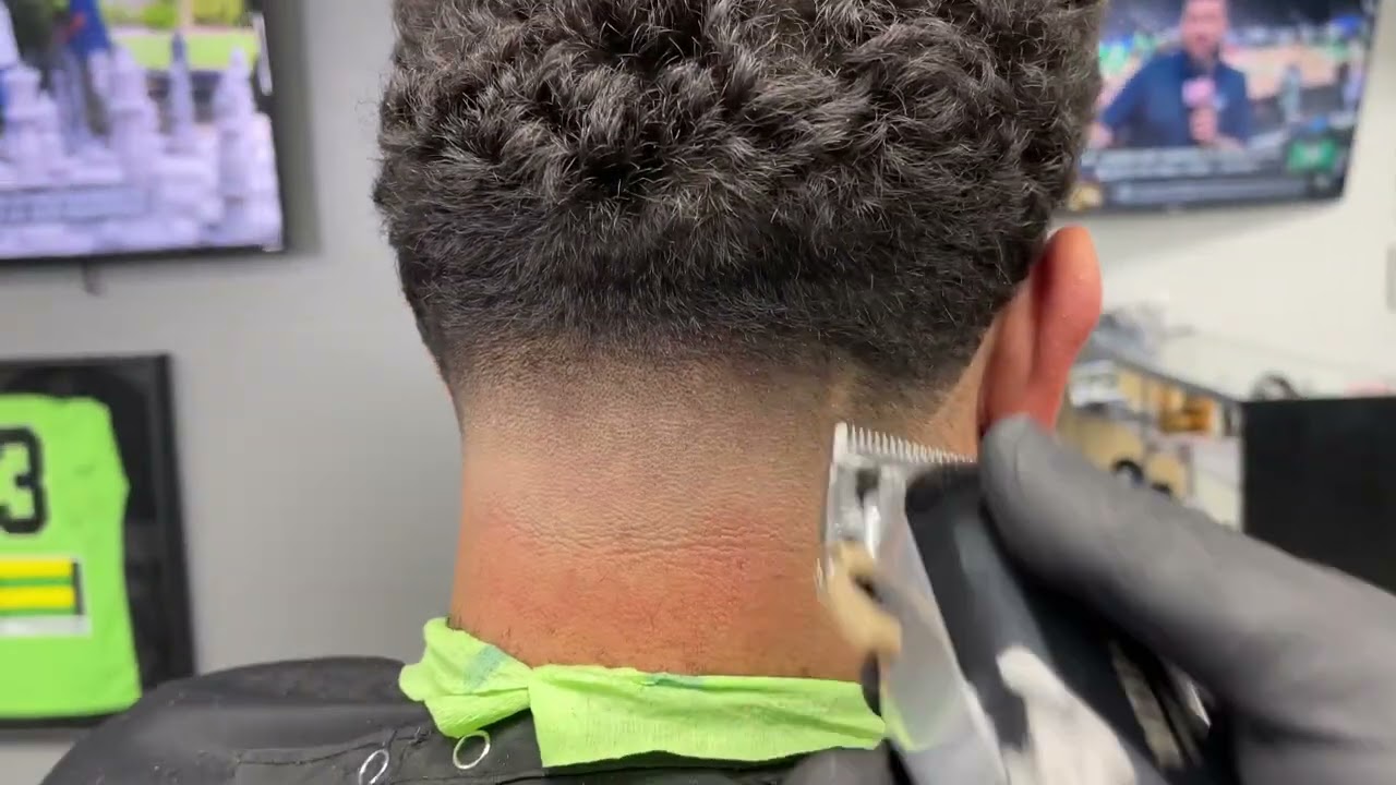 “How to cut hair” Neck taper on curly hair - YouTube