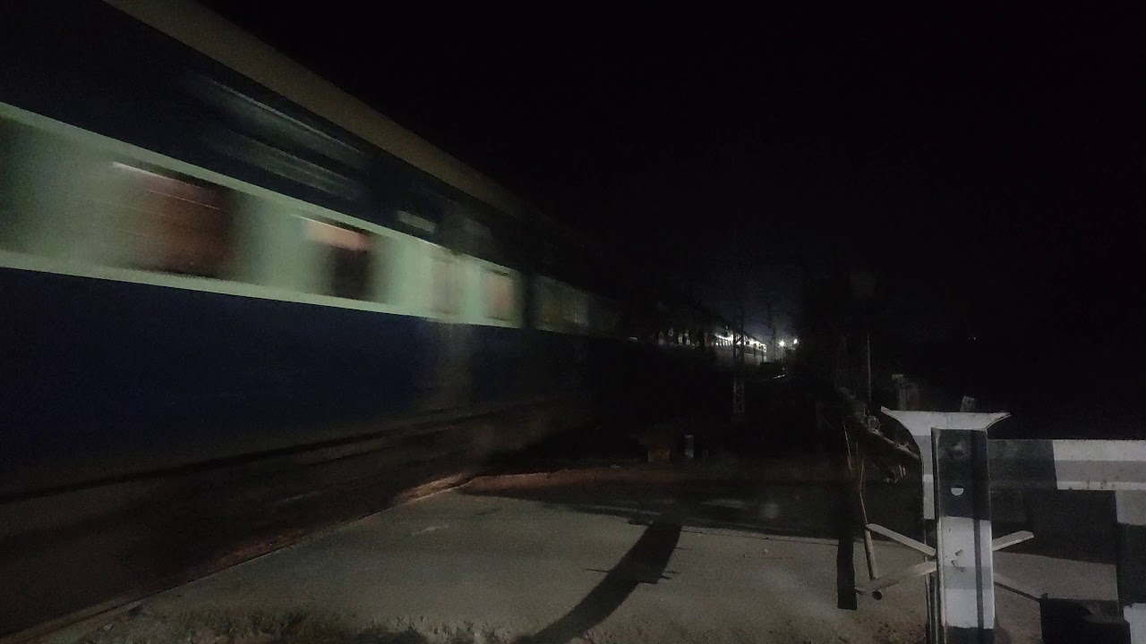 Midnight capture | Howrah-Mysore express ripping LC - YouTube