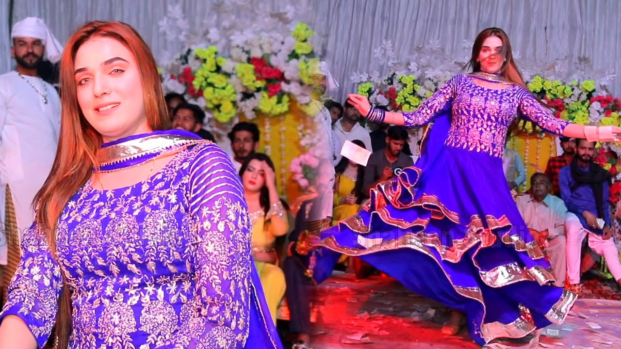 Ap V Badnam Hoyain Manu V Badnam Kitai | Disha Rani | Dance Performance ...