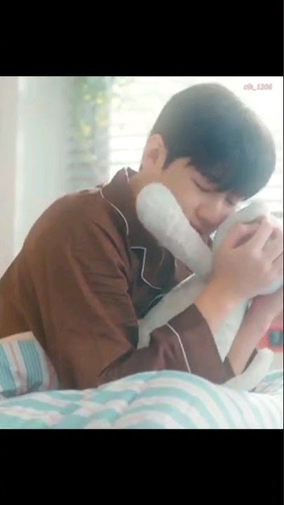 [DKZ재찬]oh Girl M/V 공개후 째냥이 부비적 무한재생중.. #재찬#jaechan#jcfactory#ohgirl#무한재생#shorts - YouTube