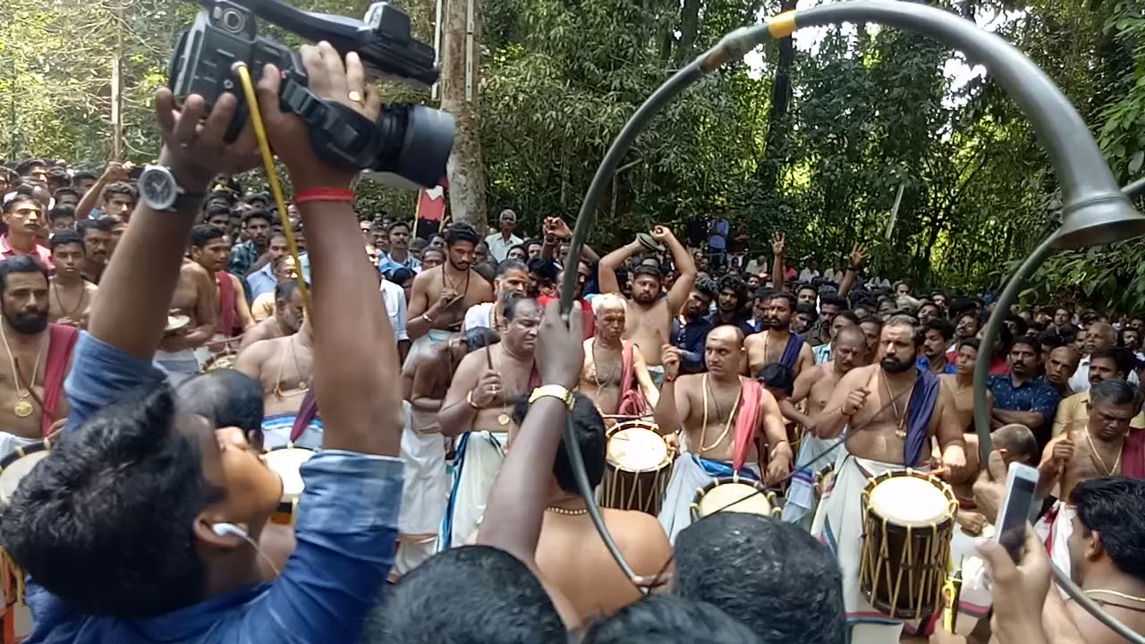 PoyilKavu utsavam(2) - YouTube