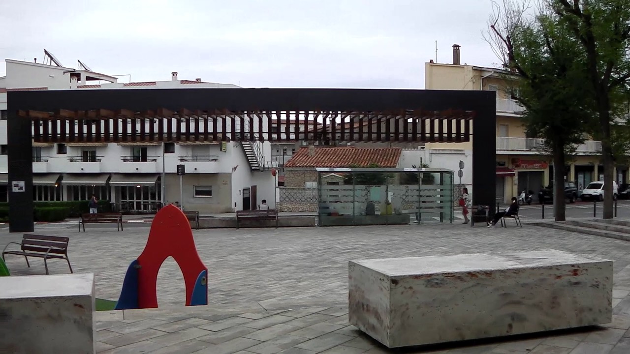 Town Centre, Old Town, L'Escala, Spain - YouTube