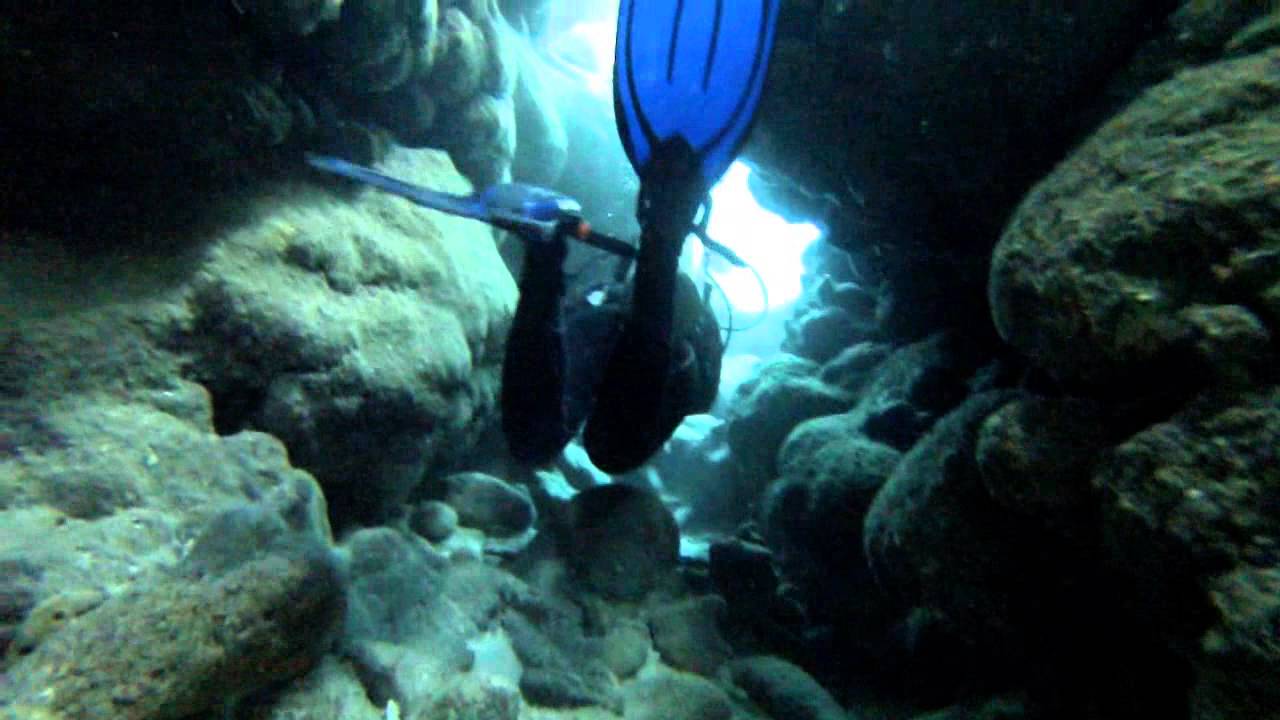 "Hole in the Wall" Roatan, Honduras - YouTube