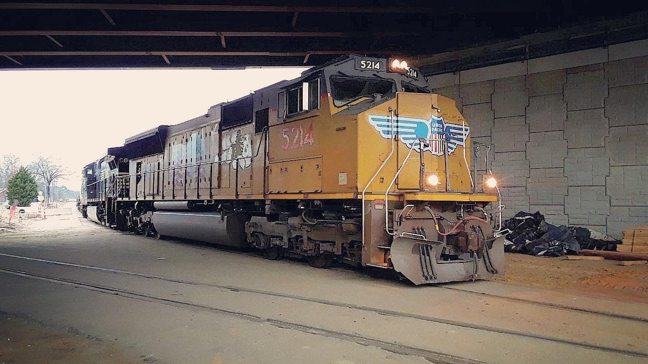 UP SD70M 5214 Phase ll Cab w/ Graffiti leads NS E25 Street Running down Hillsboro Street - YouTube