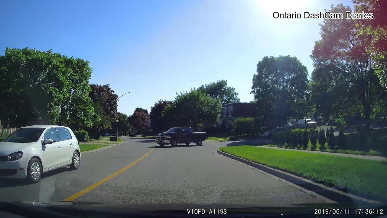 Left-hand turn has the priority - Cambridge Ontario - YouTube