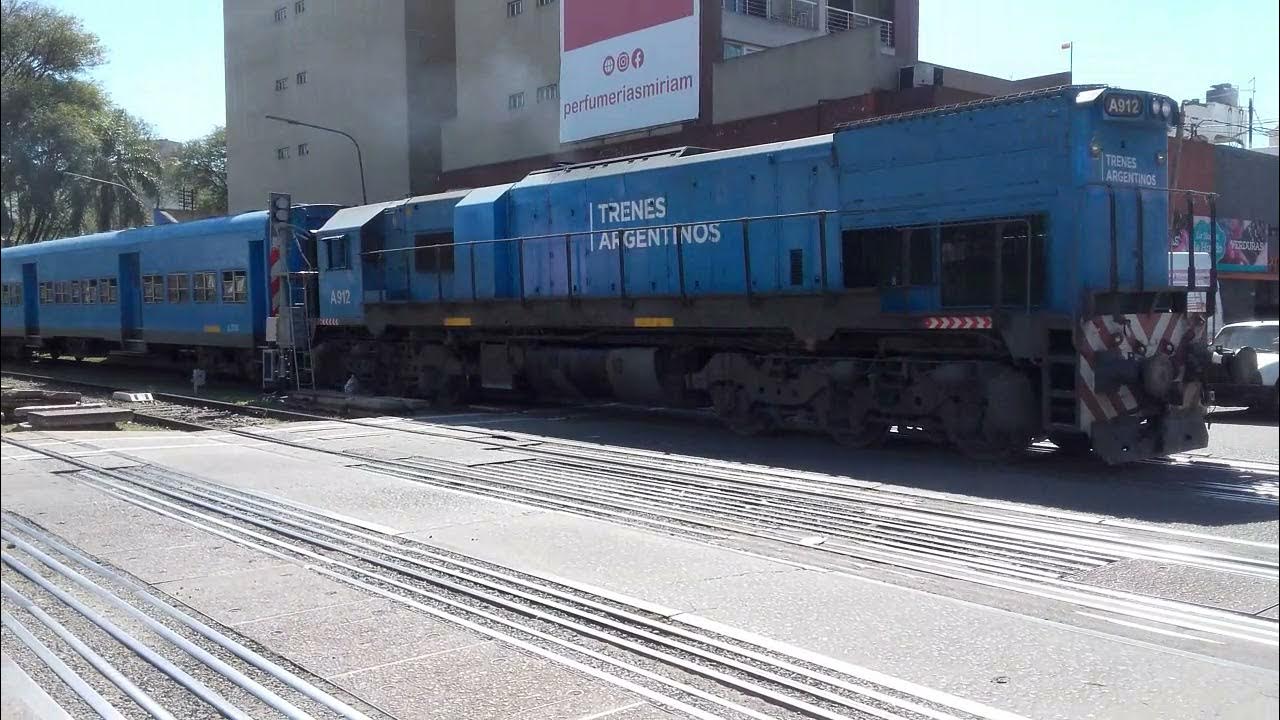 GM GT-22 CW-2 A912 con tren de pasajeros 4520 Haedo-Temperley de 13.45 saliendo de Haedo - YouTube
