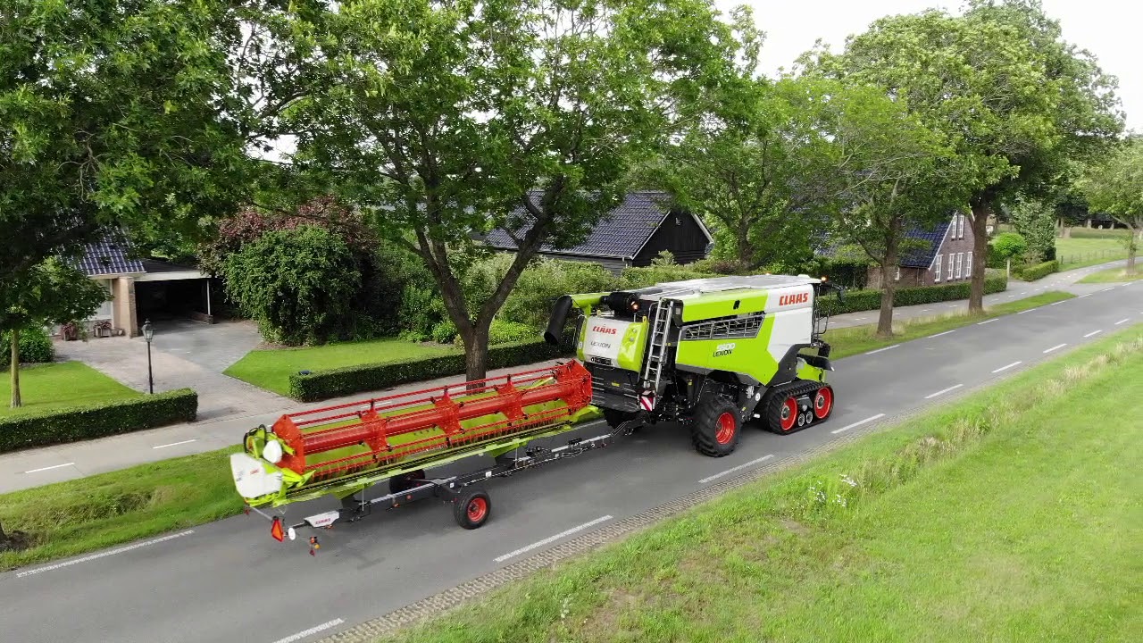 CLAAS LEXION 5500 TERRA-TRAC - YouTube