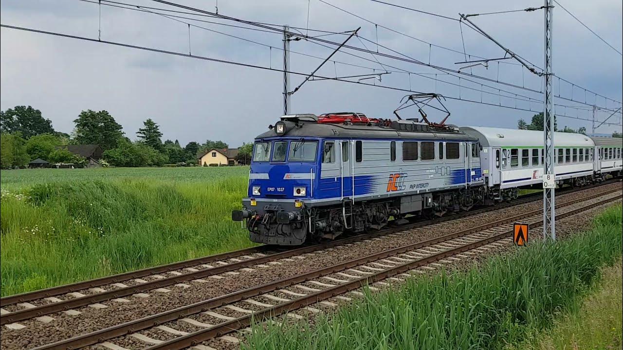 EP07 pociąg IC HALNY relacji Bielsko-Biała Główna-Bydgoszcz Główna,przejazd przez Zabłocie - YouTube