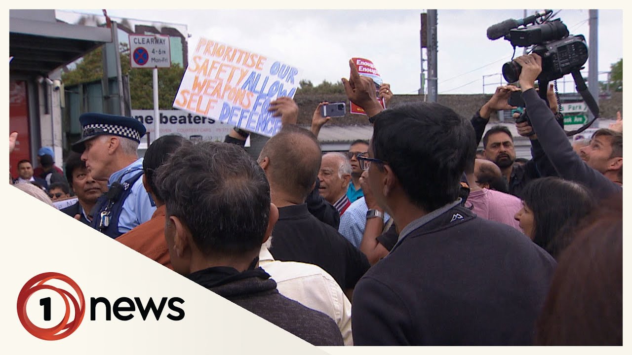 Frustration and fear: Dairy protest spills onto Mt Albert streets - YouTube