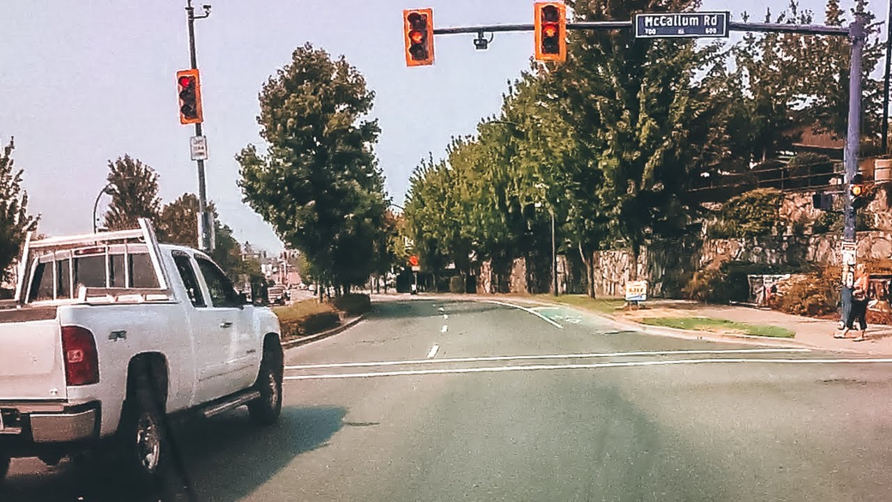 Understanding the Point of No Return at Traffic Lights - YouTube