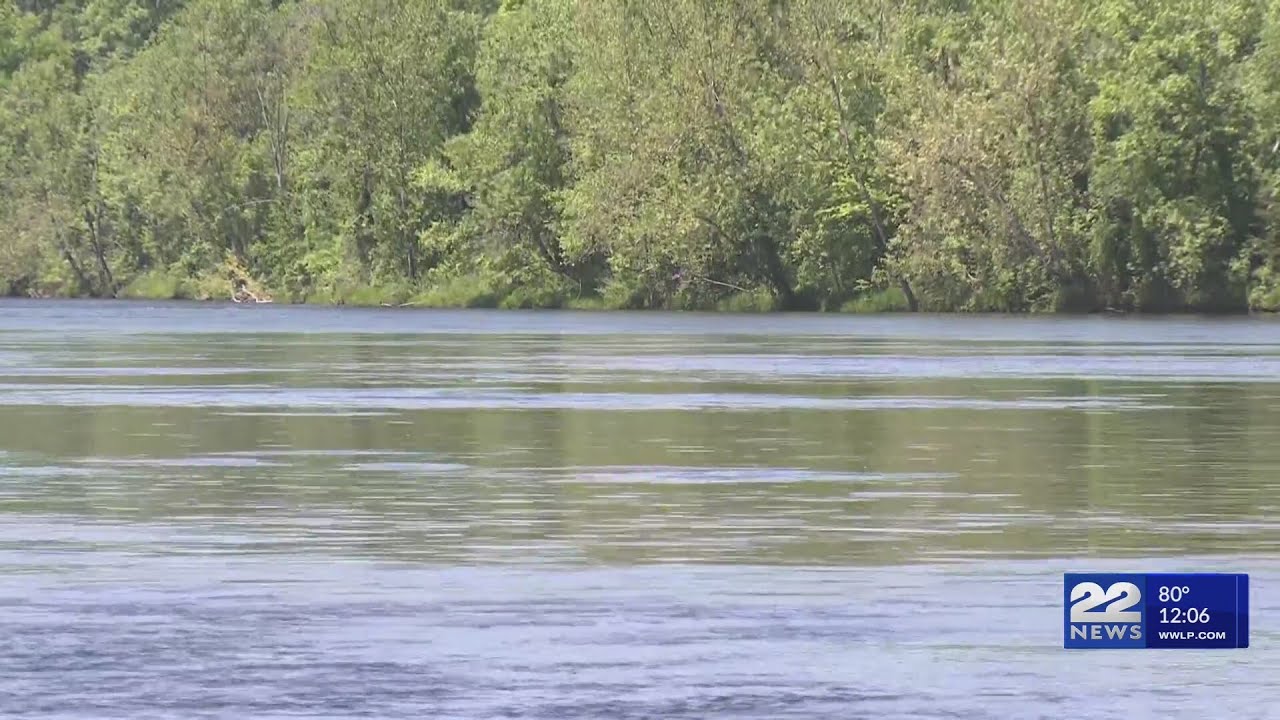 Recovery operation in the Connecticut River in Suffield - YouTube