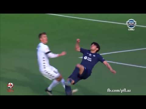 Sumqayıtın hücümçusu Amil Yunanov Neftçinin qapısından baxımlı bir qol vurur.