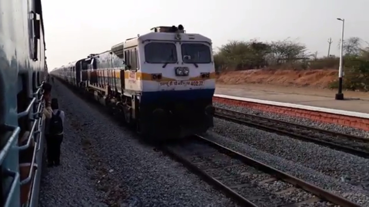 Falaknuma Super Fast Express (12704) - YouTube