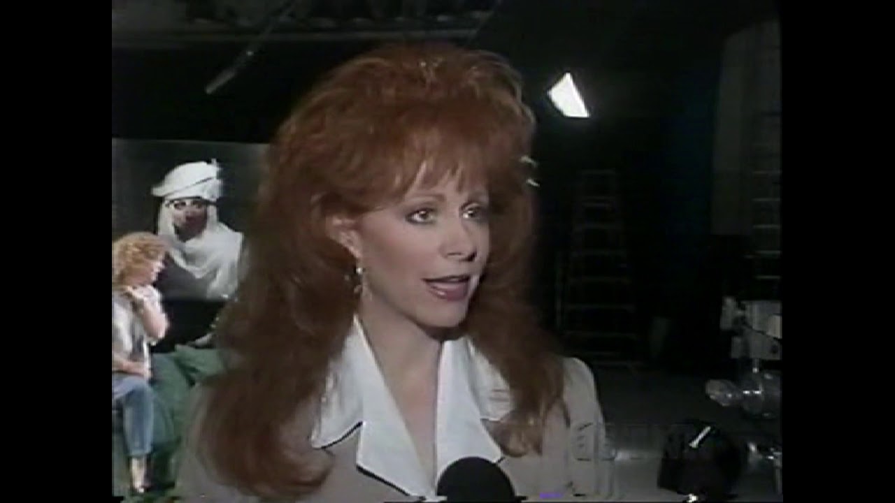 Reba McEntire on Does He Love You 8/11/93 - YouTube