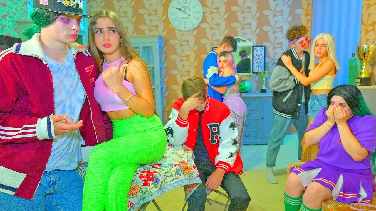 DIANA IR JOS DRAUGAI SUPYKDĖ ZOMBIUS! Serialas paaugliams - YouTube