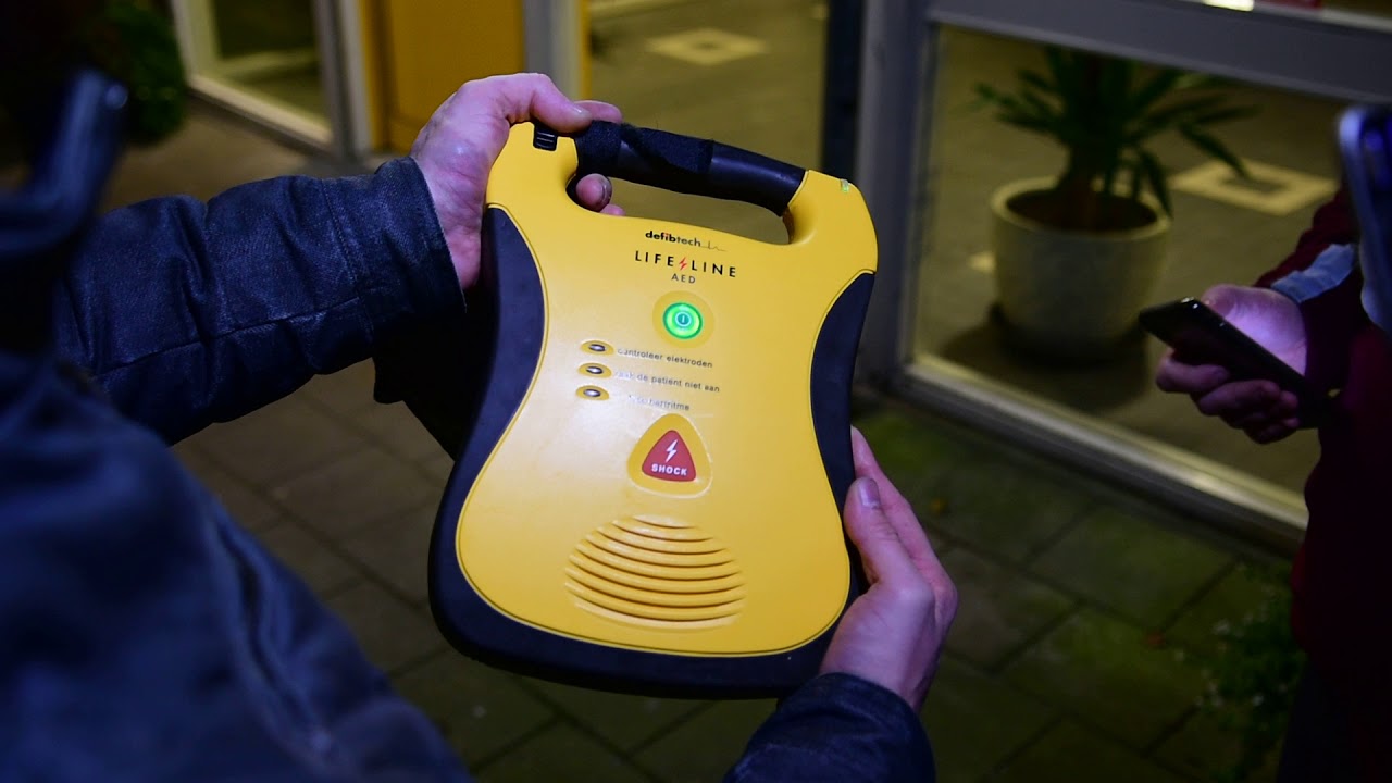 Controle AED batterij - YouTube