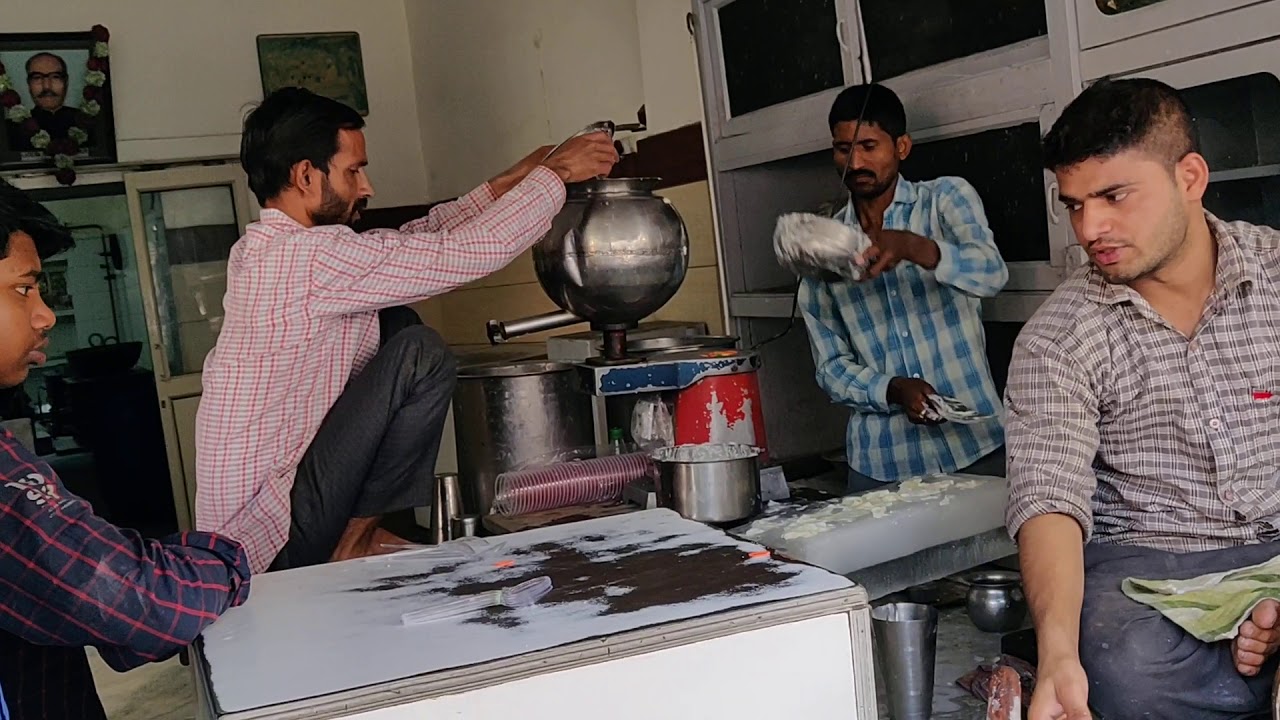 Amritsar Lassi | Old and Famous- GIAN DI LASSI | Hathigate- Amritsar ...