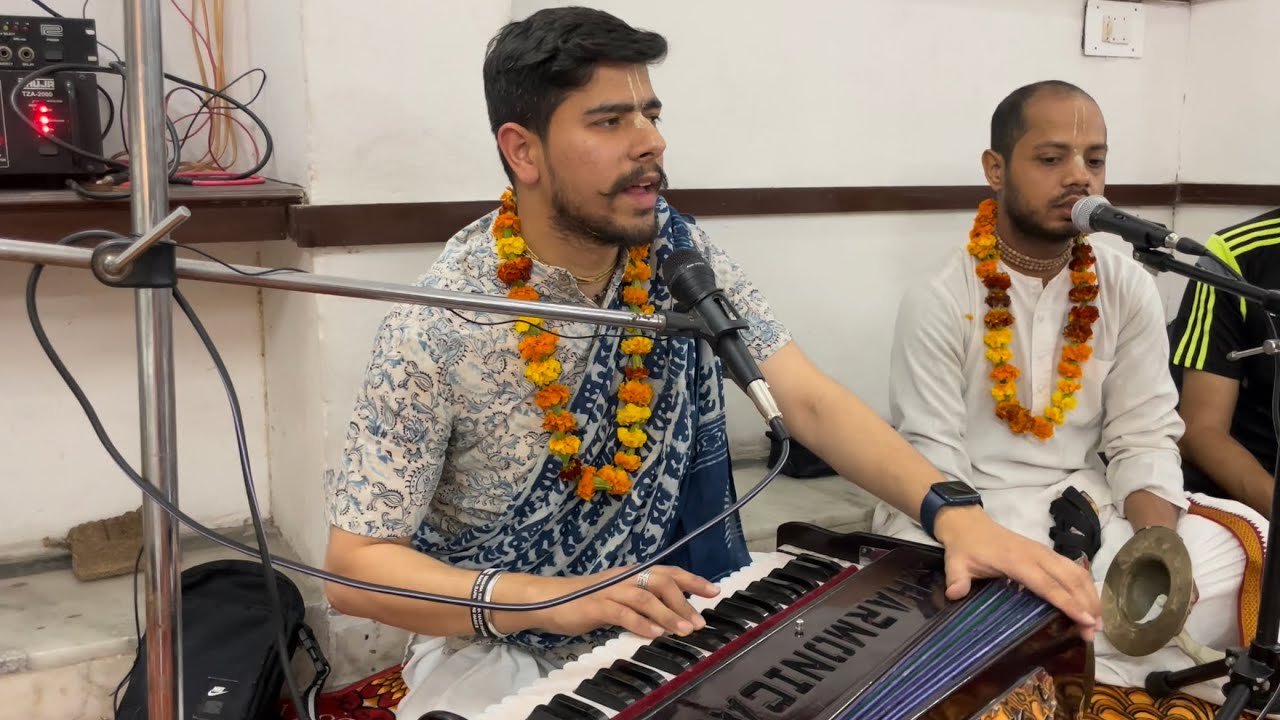 Radha Raman Haribol || Centre Kirtan By Akhil - YouTube