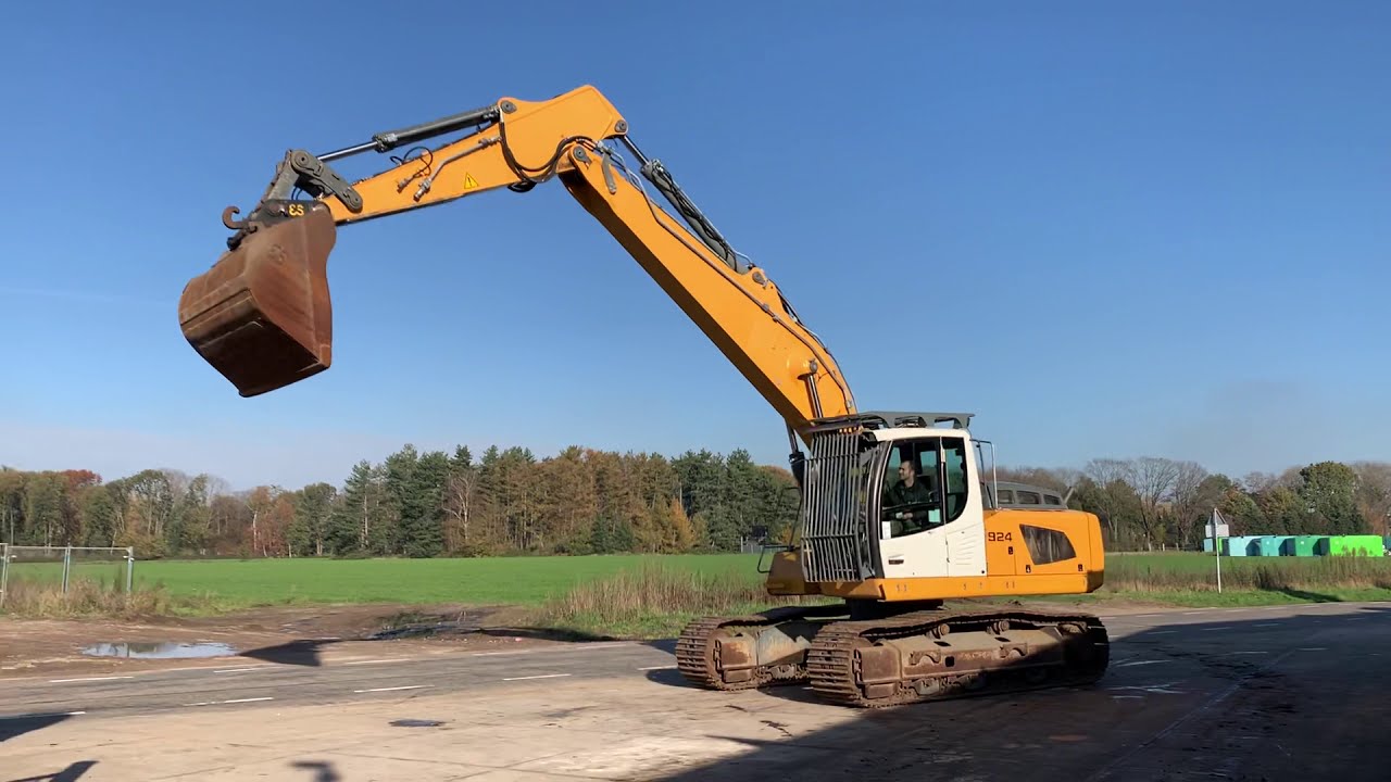 Testing nice excavator: Liebherr R924 LC, year 2013 (Refnr. BM3576 ...