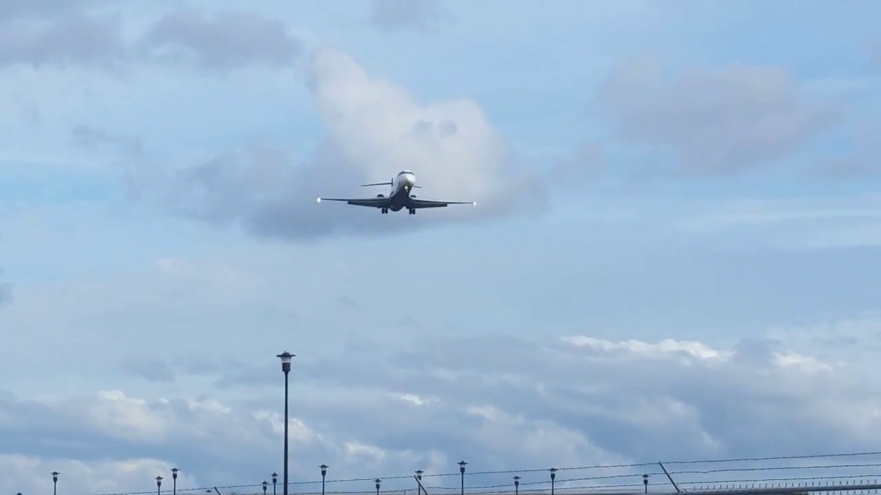 Quick Clip| Delta Boeing 717-200 Overhead Landing At Tallahassee - YouTube
