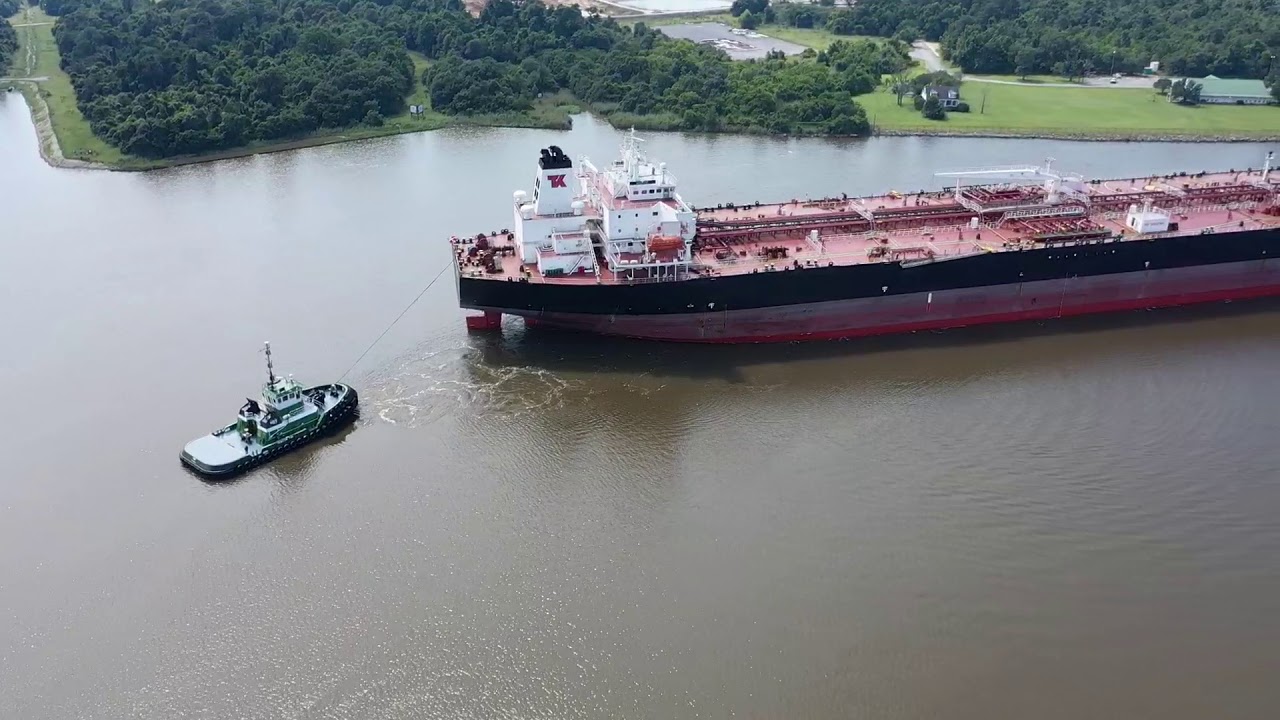 HDT Tugs at Work - YouTube