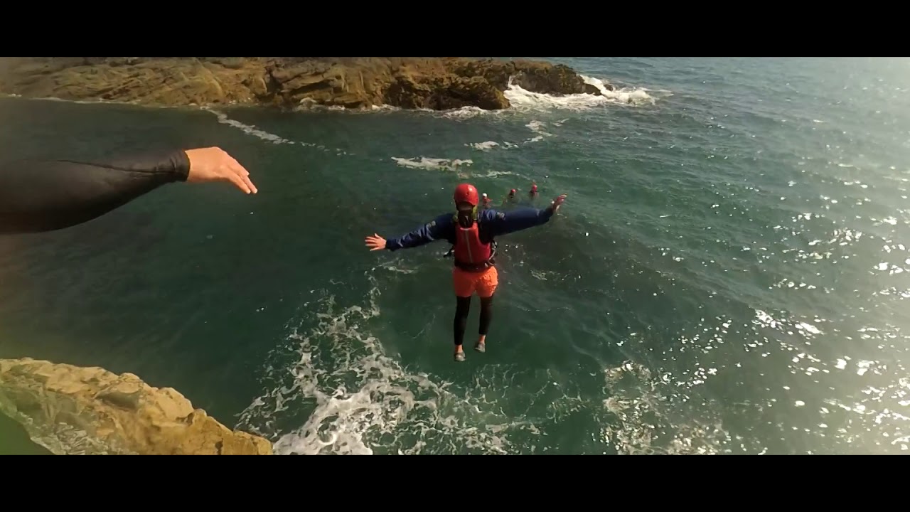CLIFF JUMPING IN SNOWDONIA NATIONAL PARK *BEAUTIFUL WATER* - YouTube