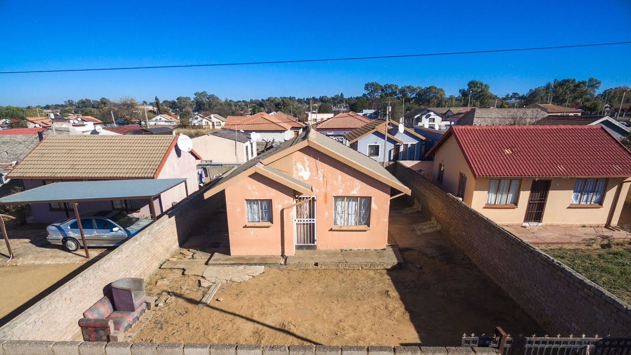 2 Bedroom For Sale | Randgate - YouTube