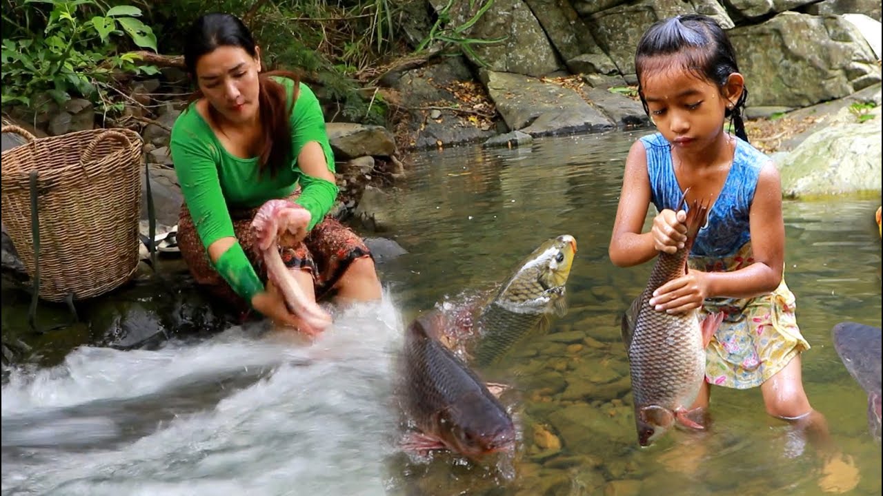 Survival skills- Catch big fish by river- Cooking pork belly hot spicy ...
