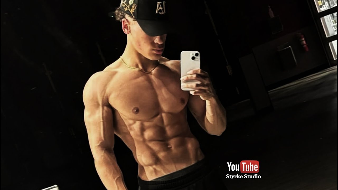 Fitness Model Bodybuilding Muscle Model Body Update Posing ...