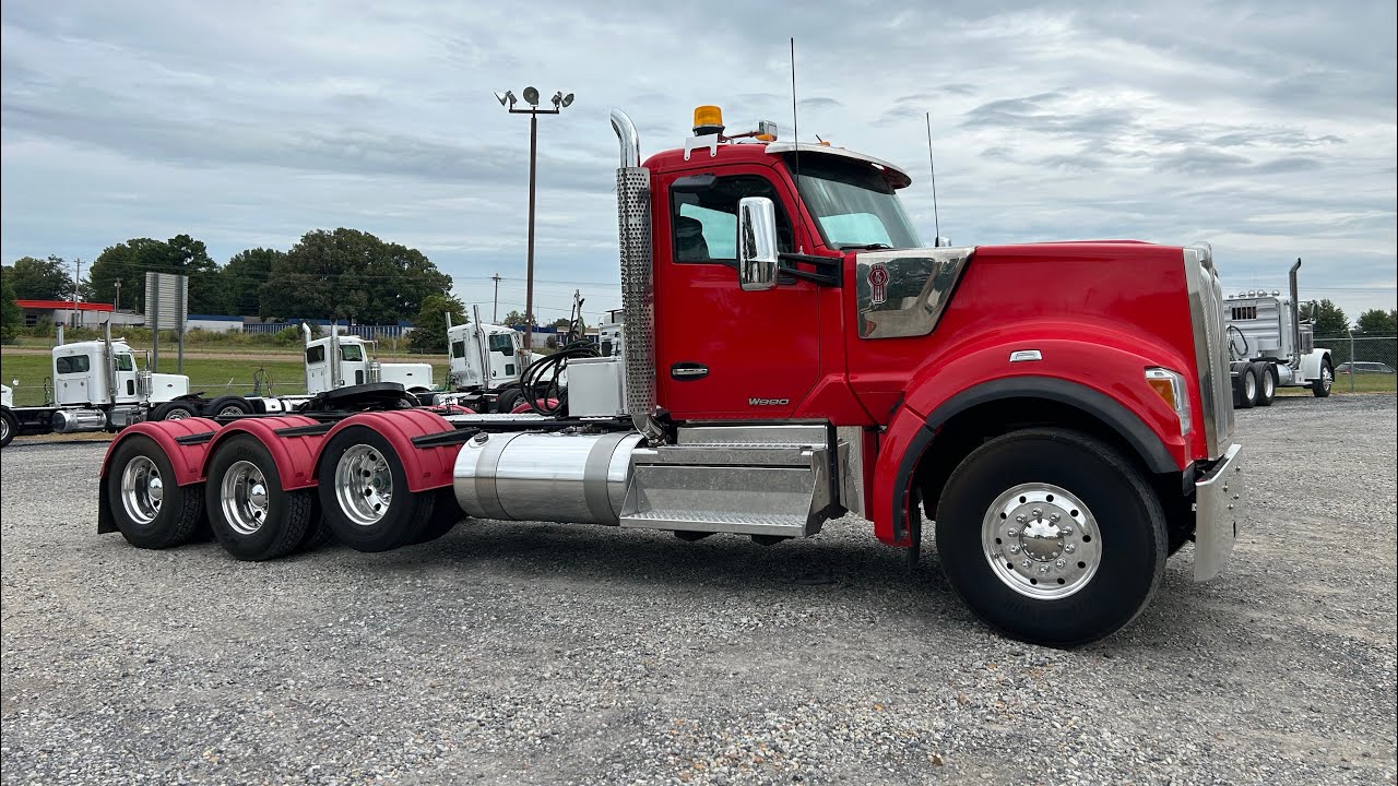 2021 Kenworth W990 Tri Axle Daycab with 182K Original Miles! 18 Speed ...
