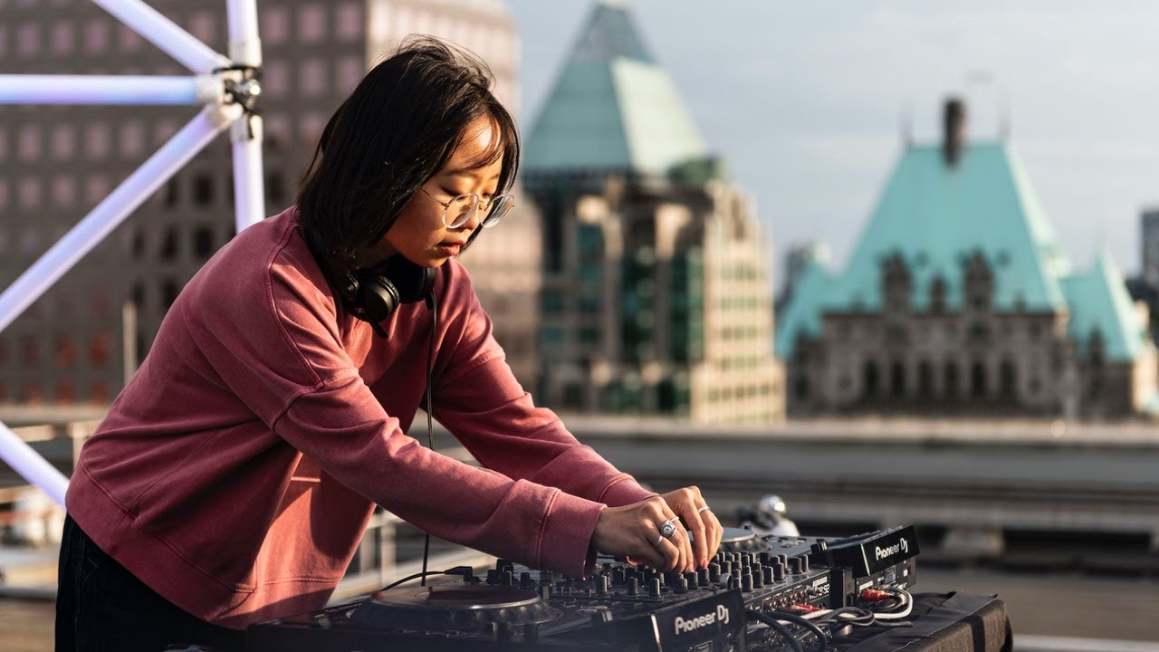 Yu Su at Public Disco in the Sky - YouTube