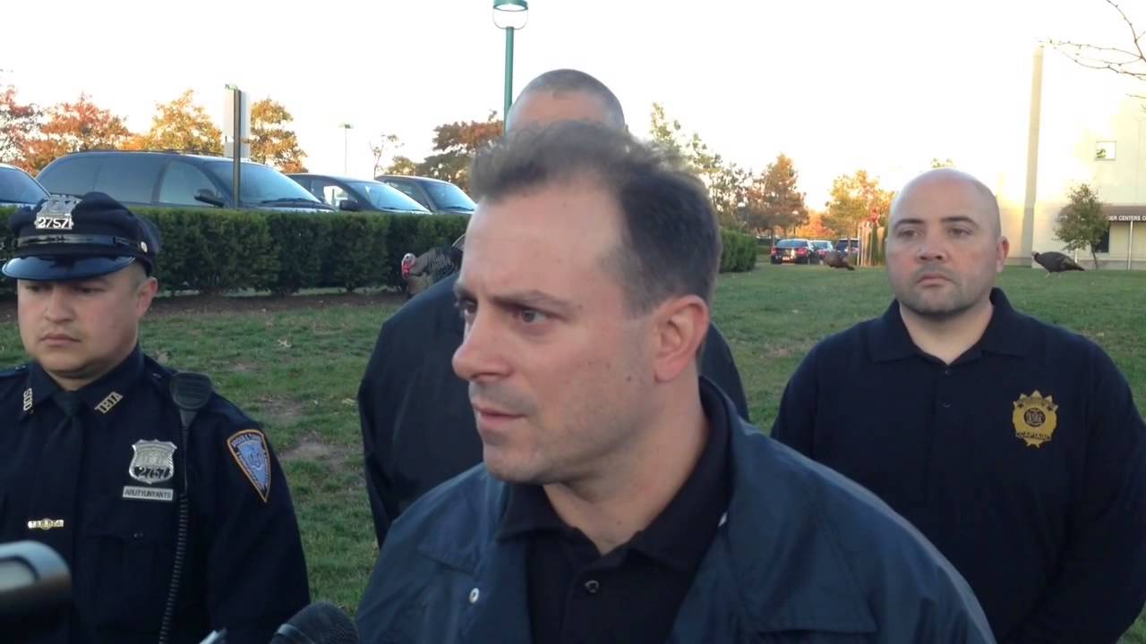 MTA officer struck by motorist on Verrazano-Narrows Bridge - YouTube