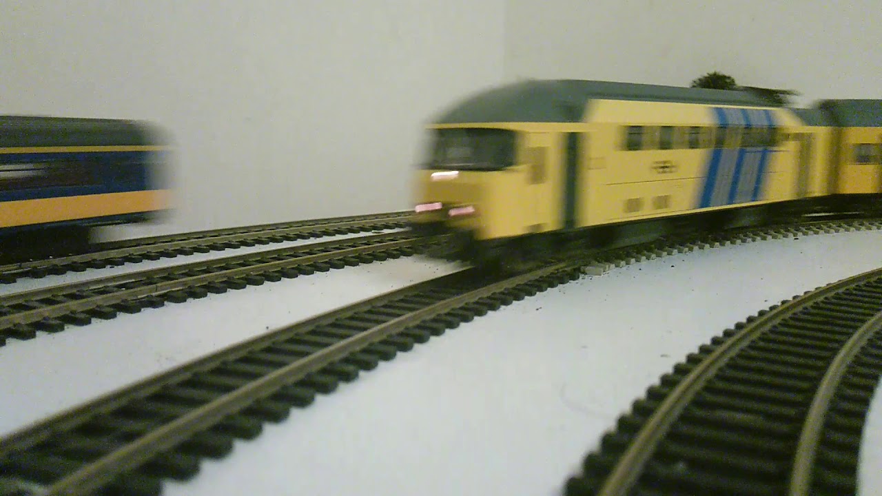 Dutch NS trains in HO: Roco series 1800, Riva mDDM and Lima DDM coaches ...