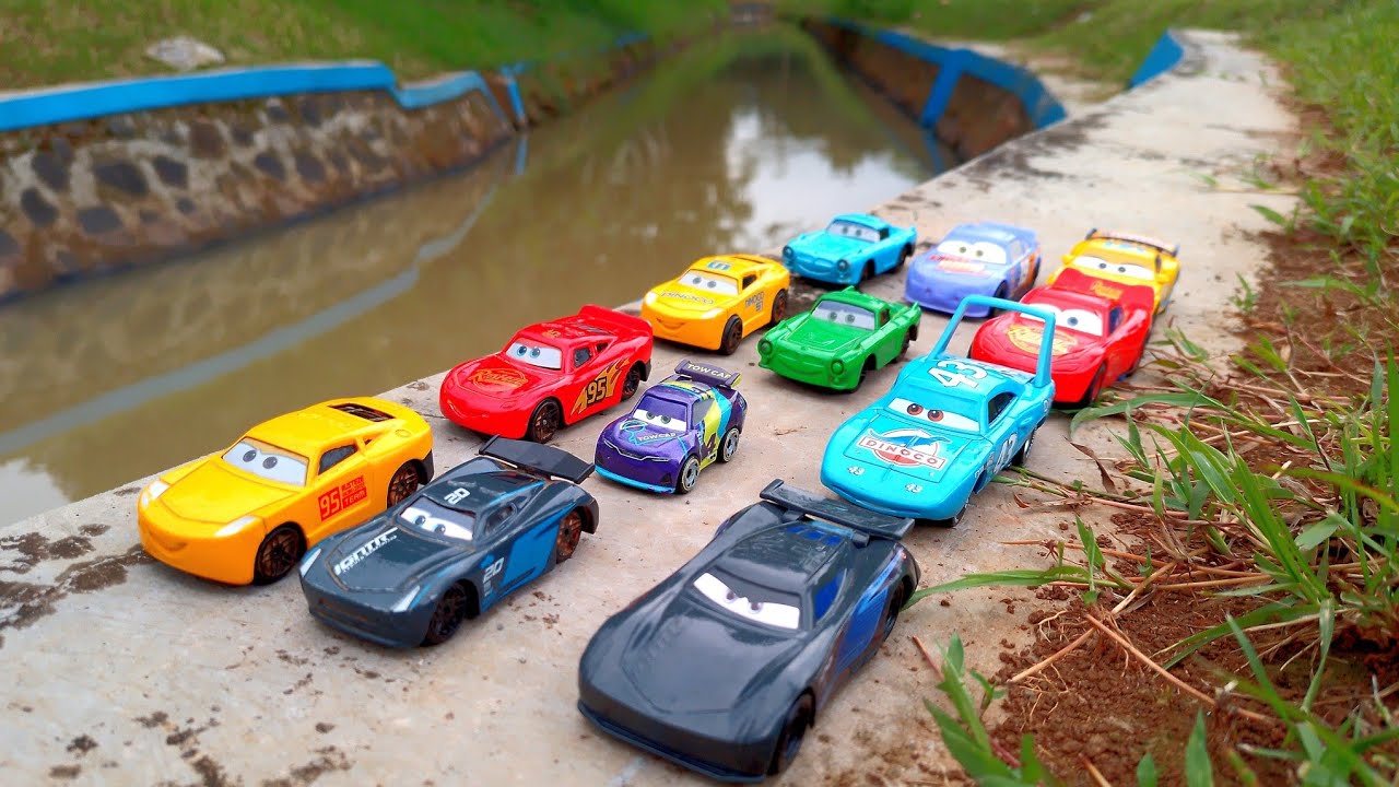 Looking For Disney Pixar Cars Lightning Mcqueen, Jackson Storm, Cruz ...