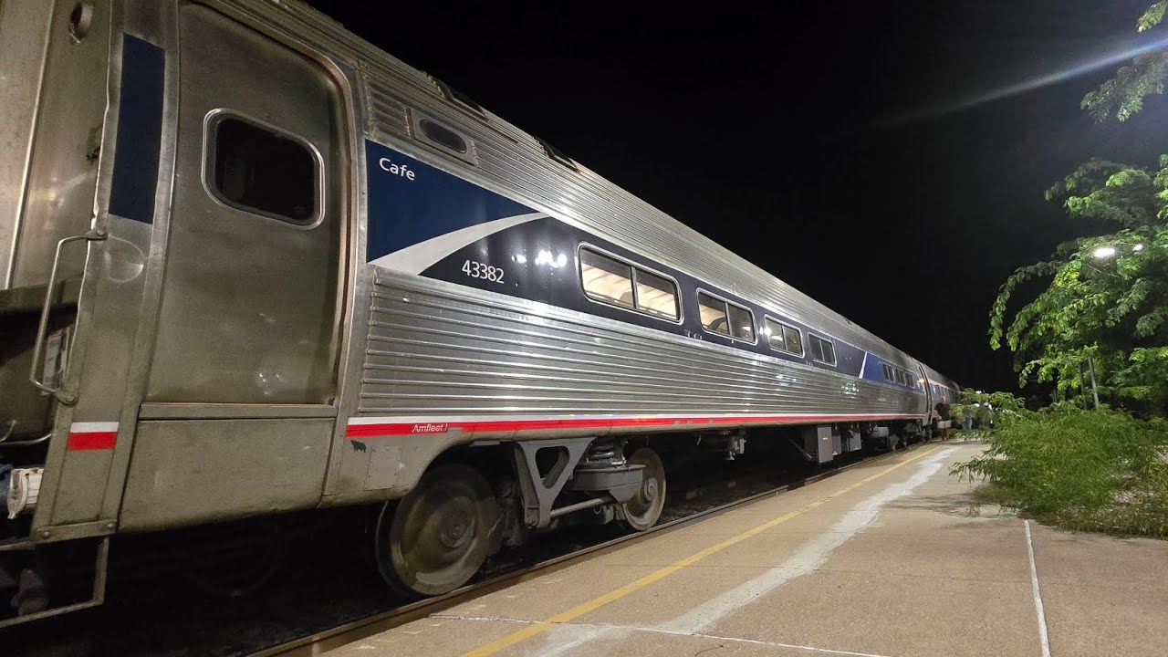 Amtrak PO51 at Huntington Station with 146 and a phase 7 Cafe car - YouTube