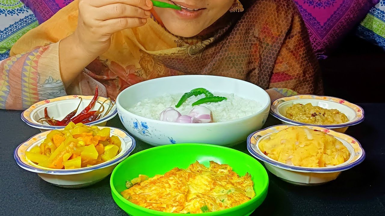 EATING BENGALI PANTA VAAT WITH EGGPLANT VORTA, POTATO VORTA, OMELETTE ...