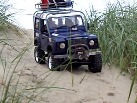 Axial Scx10 Scale Defender 90 - YouTube