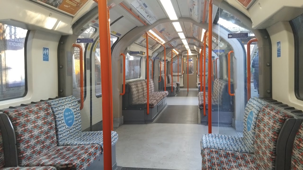 Central Line - 1992 Tube Stock - Carriage Refurbished - (91201 ...