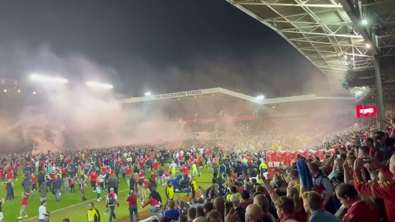 😮 NOTTINGHAM FOREST FANS INVADE PITCH AFTER WINNING ON PENS TO REACH ...