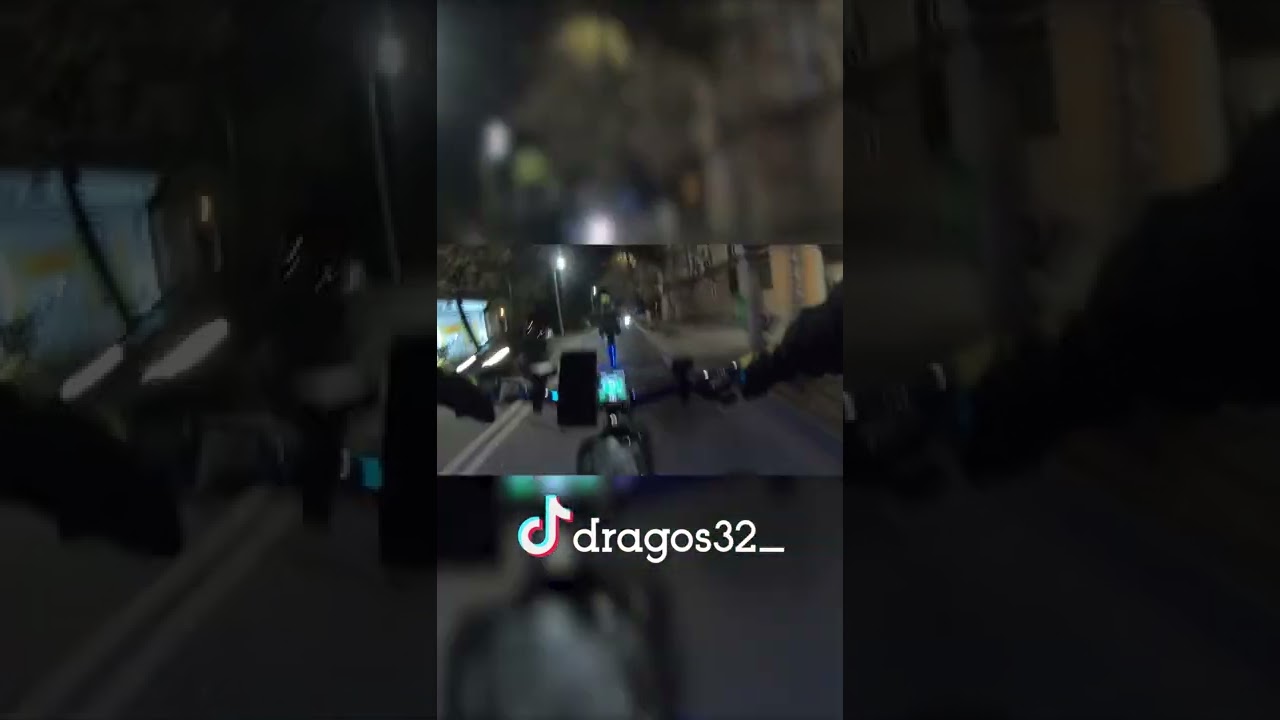 Nu mergeti multi pe 2 roti cum merge el intr-una - YouTube