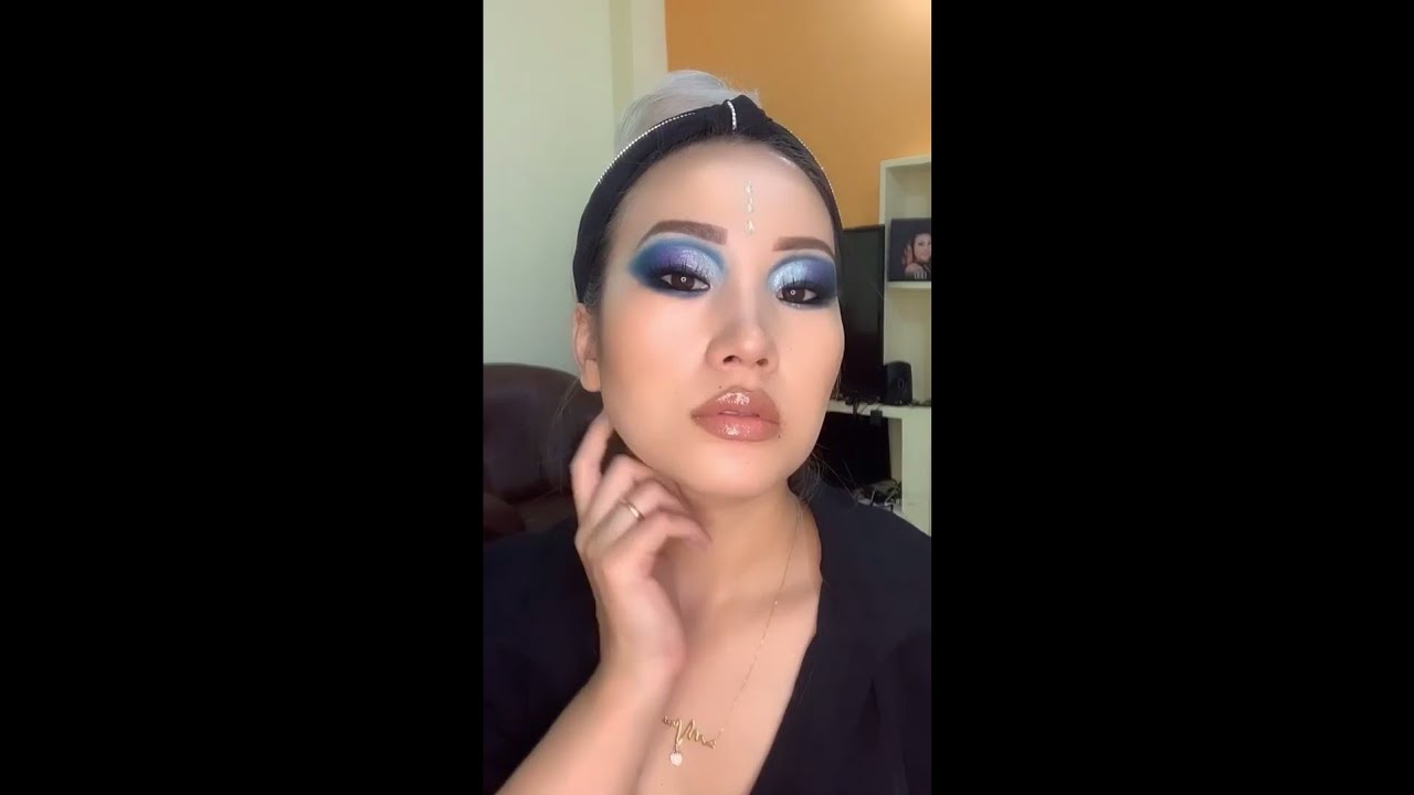 Glittery Blue Eye Makeup by Libo Chishi - YouTube