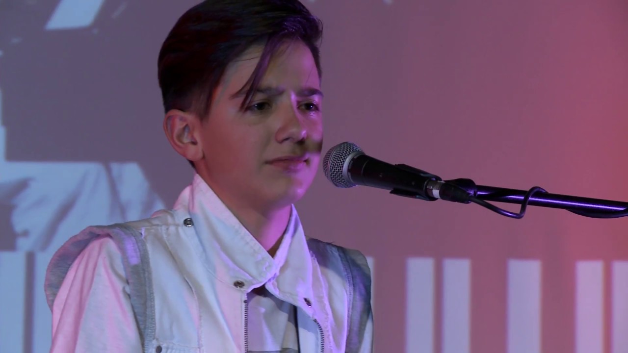 Henno William - Gone Without A Trace [Live] - YouTube