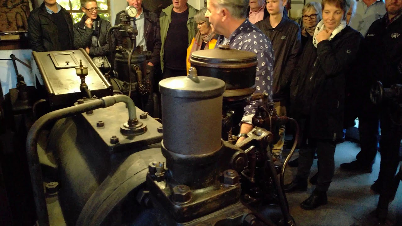 1917 Deutz diesel engine startup Sillerup Mølle - YouTube