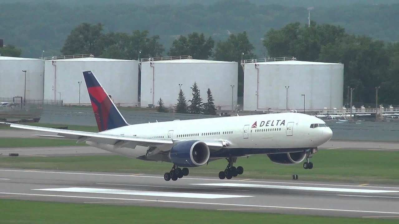 Delta Airlines Boeing 777-232LR Landing 30L | N707DN | Minneapolis ...