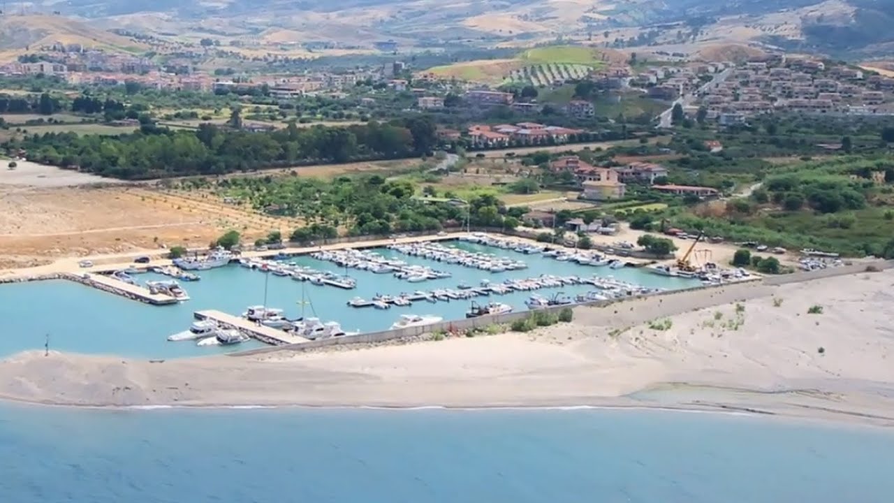 Isca Marina - YouTube