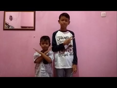 Ngakak !!! Prank Dua Bocah disuruh gaya berfoto tp malah di videoin